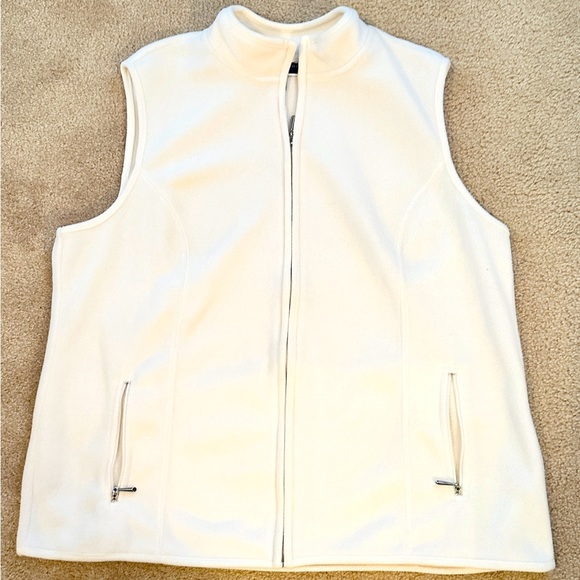 Karen Scott | Jackets & Coats | Karen Scott White Zipper Vest | Poshmark